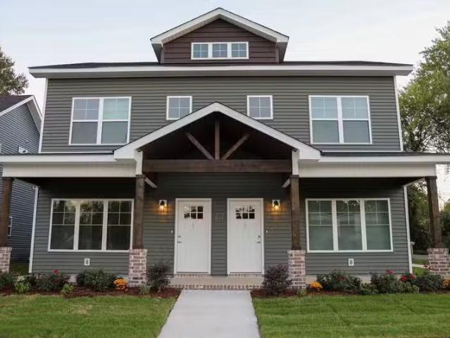 BRYANT 3 BED 2 BATH TOWNHOME 211 Sw 3rd St #2