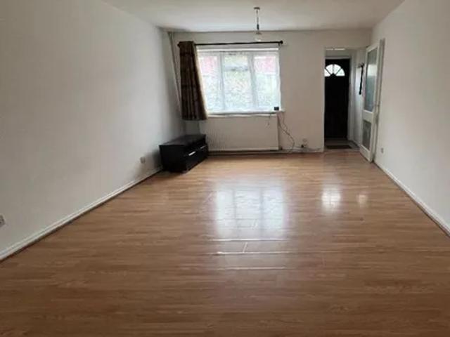 Bryant Close, London, EN5 2TG, United Kingdom | 2 bed townhouse for rent #165994192 | Rentberry