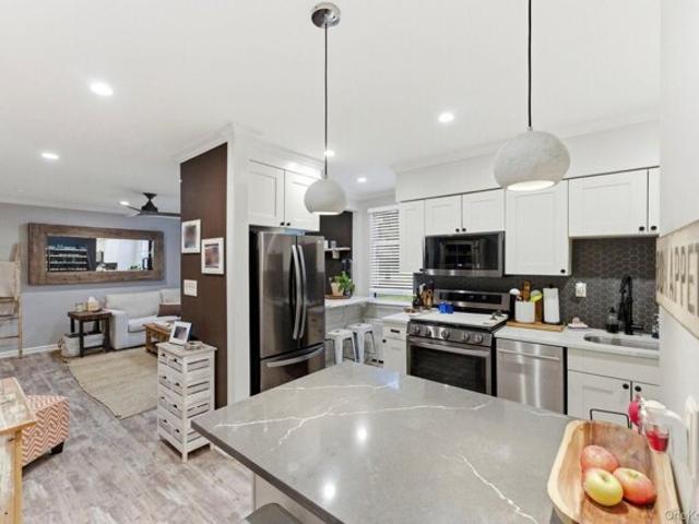 Bryant Cres Apt N, White Plains, Property For Sale