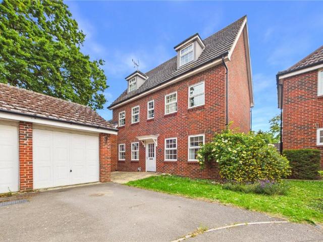 Bryant Crescent, Reading RG7 5 bed detached house to rent £2,250 pcm £519 pw