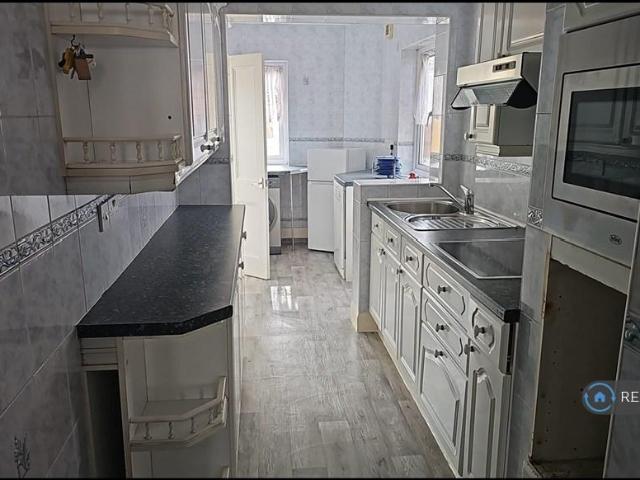 Bryant Road, Northolt, UB5 3 bed semi detached house to rent £2,450 pcm £565 pw