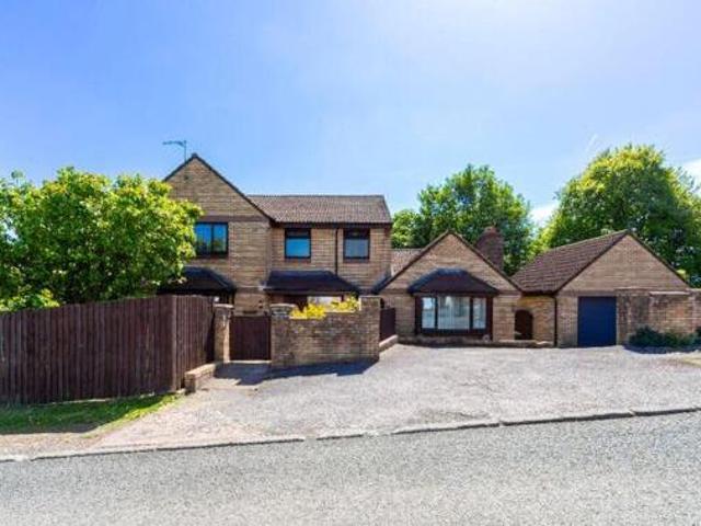 Bryn Gwennol, Sunny Bank, 4 Bedroom Detached