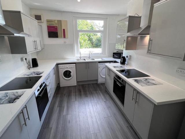 Bryn Road, Brynmill, SA2 5 bed house to rent £2,400 pcm £554 pw