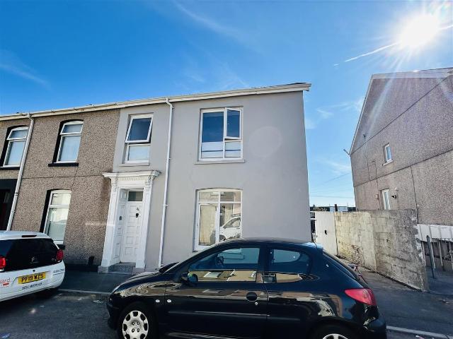 Bryn Road, Llanelli SA15, 2 bed flat to rent, £600 pcm | PrimeLocation
