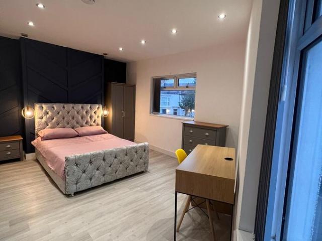 Brynmill Avenue, Swansea SA2, 6 bed terraced house to rent, £2,250 pcm | PrimeLocation