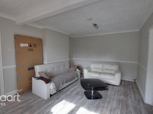 Bryony Close, Uxbridge 5 bed semi detached house to rent £3,100 pcm £715 pw