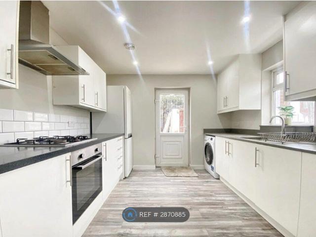 Bryony Close, Uxbridge UB8, 5 bed semi detached house to rent, £3,300 pcm | PrimeLocation