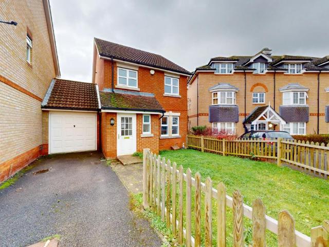Bryony Drive, Park Farm, TN23 3RF 3 bed detached house to rent £1,550 pcm £358 pw