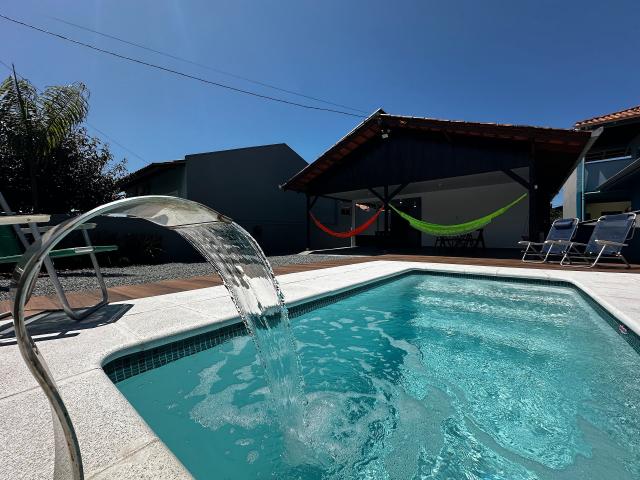 BS01 Casa com Piscina Aquecida e Churrasqueira