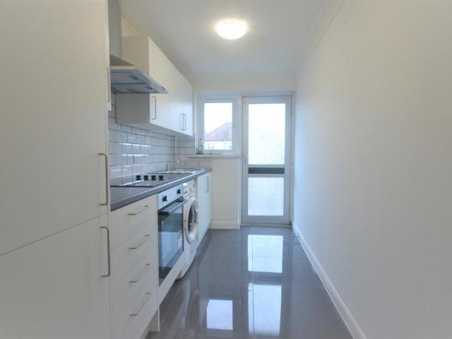 Buntingbridge Road, IG2 7LW 1 bed flat to rent £1,450 pcm £335 pw