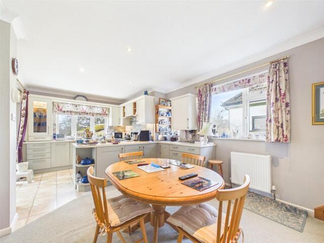 Bungalow 4 Bedroom For Sale Christchurch Dorset 650000 ES100456470