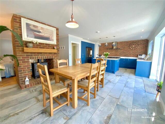 Bungalow 4 Bedroom For Sale Christchurch Dorset 825000 ES99840048