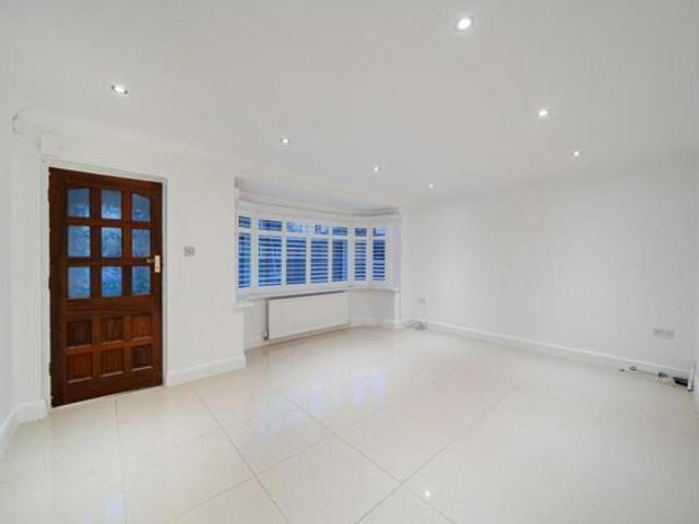 Bungalow 4 Bedroom For Sale Barnet Greater London 725000 ES101676843