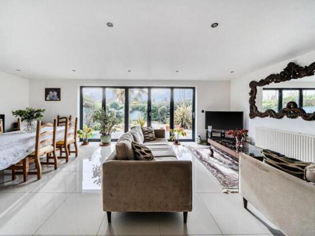 Bungalow 4 Bedroom For Sale Ealing Greater London 1175000 ELS100854810