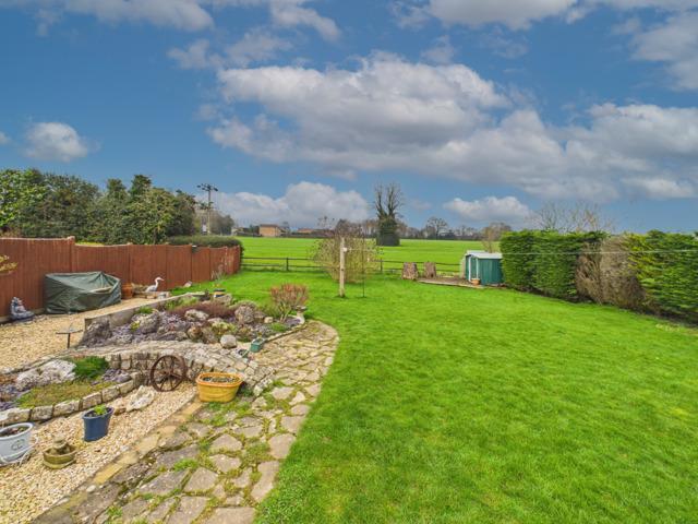 Bungalow 4 Bedroom For Sale High Wycombe Buckinghamshire 765000 ES100881404
