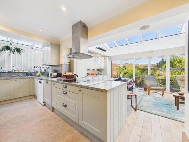 Bungalow 4 Bedroom For Sale Worthing West Sussex 535000 ELS98765842