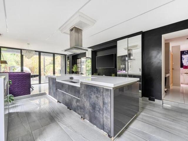 Bungalow 5 Bedroom For Sale Surrey Surrey 950000 ELS99290254