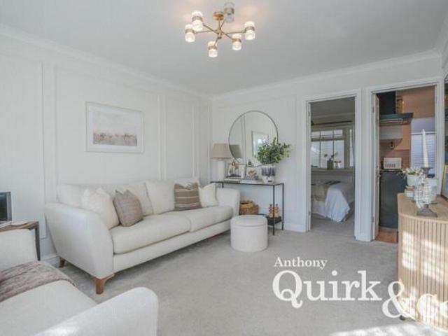 Bungalow 1 Bedroom For Sale Canvey Island Essex 280000 ELS101796812