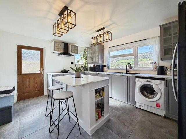 Bungalow 2 Bedroom For Sale Cowbridge Cowbridge 325000 ES101931802