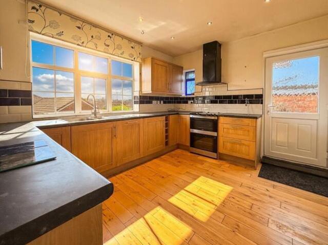 Bungalow 2 Bedroom For Sale Gateshead Tyne Y Wear 250000 ES100503002