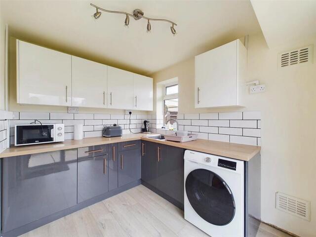 Bungalow 2 Bedroom For Sale Gloucester Gloucestershire 265000 ES88877183