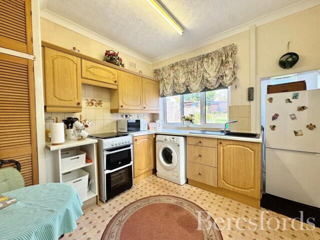 Bungalow 2 Bedroom For Sale Hornchurch Greater London 425000 ES100503132