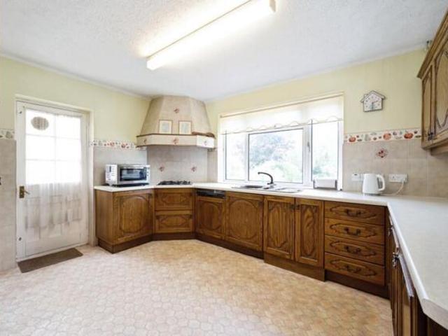 Bungalow 2 Bedroom For Sale Hayling Island Hampshire 485000 ES101931502