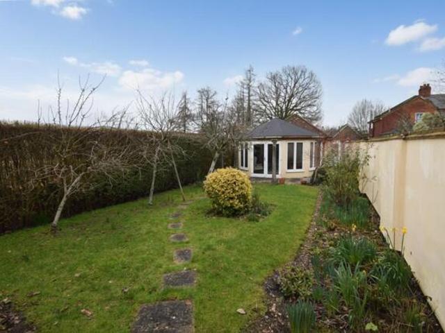 Bungalow 2 Bedroom For Sale Hampshire Hampshire 475000 ES100132610