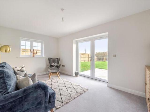 Bungalow 2 Bedroom For Sale Hampshire Hampshire 650000 ES99437093