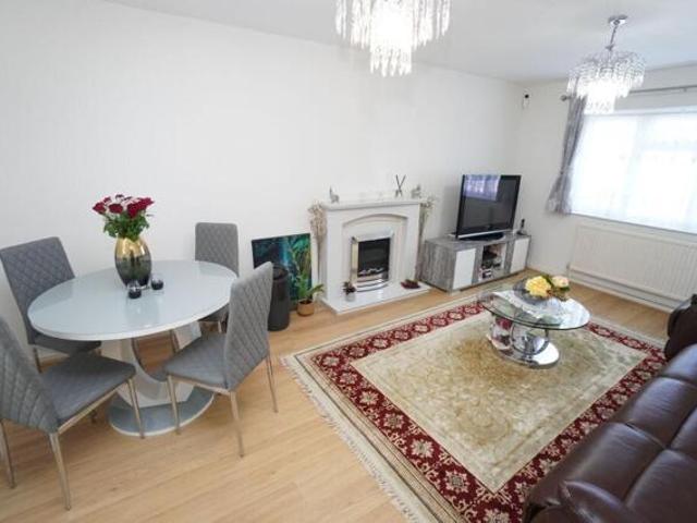 Bungalow 2 Bedroom For Sale High Wycombe Buckinghamshire 429950 ES101996146