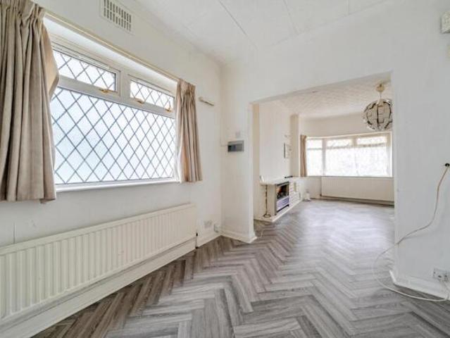 Bungalow 2 Bedroom For Sale London Greater London 550000 ELS98648814