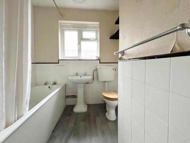 Bungalow 2 Bedroom For Sale Leigh Southend on Sea 235000 ELS99840243