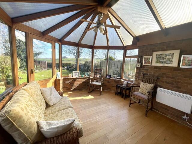Bungalow 2 Bedroom For Sale Northamptonshire Northamptonshire 360000 ELS90491864