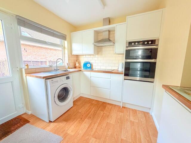 Bungalow 2 Bedroom For Sale Nuneaton Warwickshire 300000 ES101676751