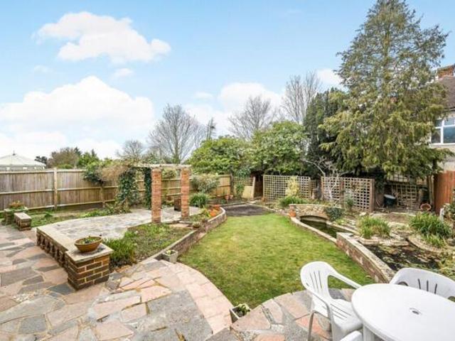 Bungalow 2 Bedroom For Sale Stoneleigh Surrey 580000 ES99608269