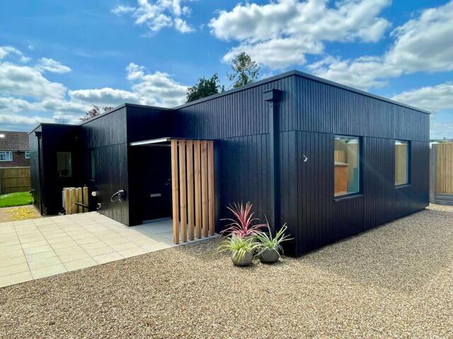 Bungalow 2 Bedroom For Sale Surrey Great London 550000 ES100649223