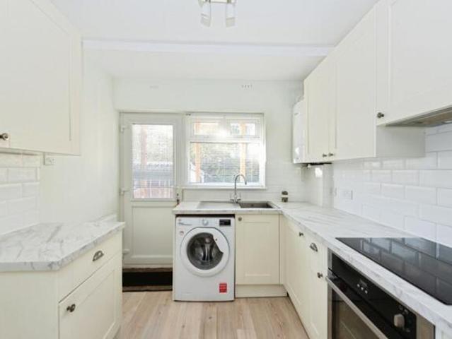 Bungalow 2 Bedroom For Sale Surrey Greater London 650000 ELS98718104