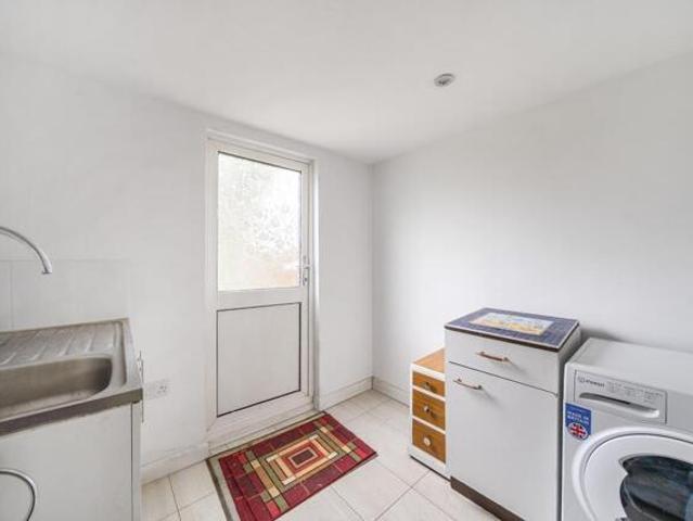 Bungalow 2 Bedroom For Sale Surrey Surrey 450000 ES96150071