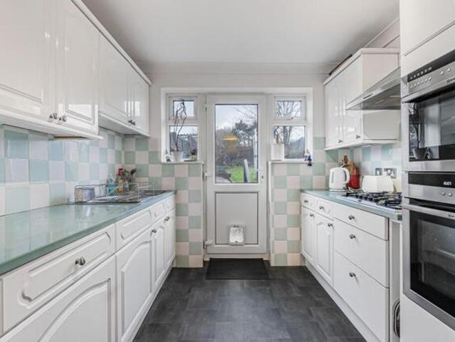 Bungalow 2 Bedroom For Sale Potters Bar Hertfordshire 560000 ES100615079