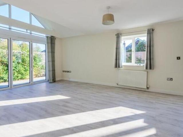 Bungalow 2 Bedroom For Sale Romsey Hampshire 390000 ES100398626