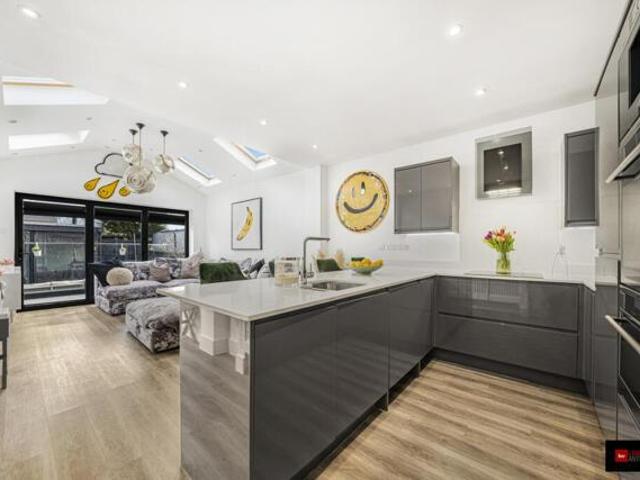 Bungalow 2 Bedroom For Sale Rayleigh Essex 400000 ES101676107