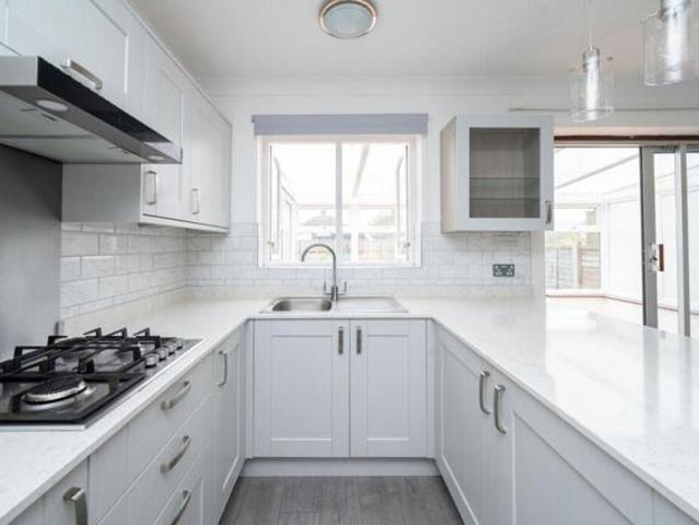 Bungalow 2 Bedroom For Sale Redhill Surrey 475000 ELS99290408