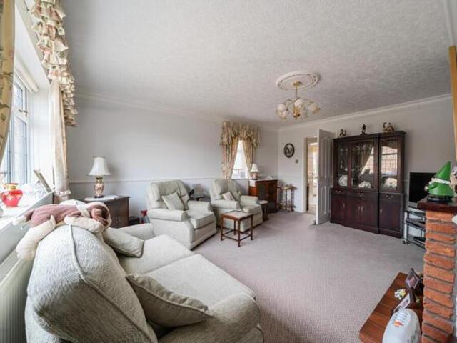 Bungalow 2 Bedroom For Sale Willerby East Riding Of Yorkshire 294000 ELS99571796