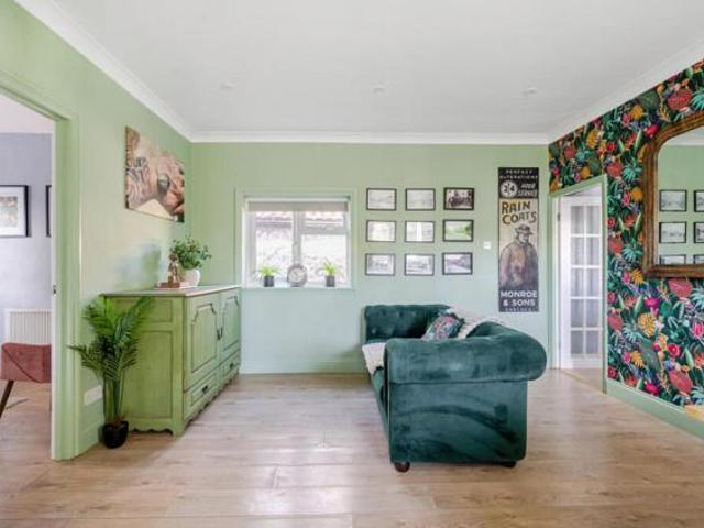 Bungalow 2 Bedroom For Sale Wiltshire Wiltshire 295000 ES100398470