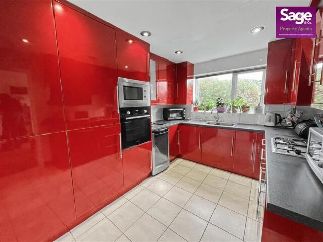Bungalow 2 Bedroom For Sale Wye Kent 290000 ELS101675718