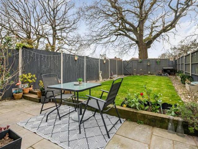 Bungalow 2 Bedroom For Sale Tadworth Surrey 400000 ES101100152