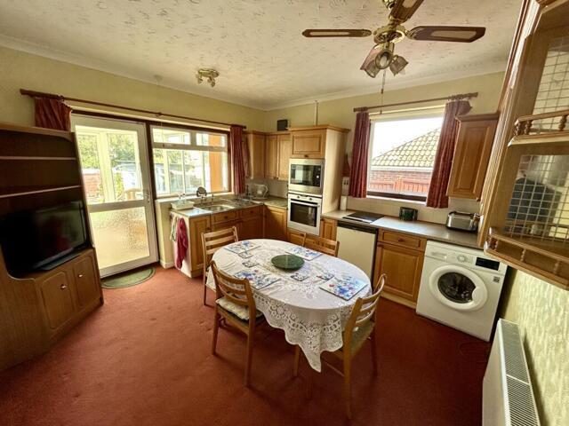 Bungalow 2 Bedroom For Sale Yeovil Somerset 250000 ELS99808785