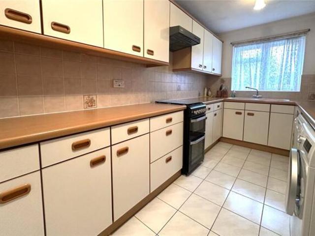 Bungalow 3 Bedroom For Sale Camberley Surrey 435000 ES101677324