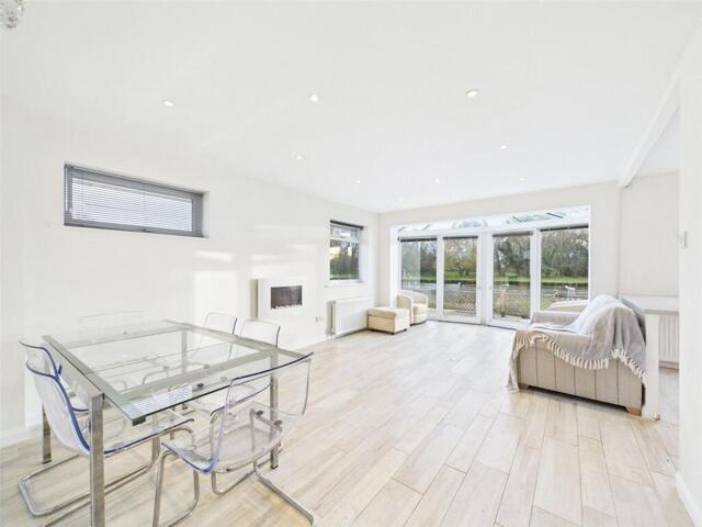 Bungalow 3 Bedroom For Sale Christchurch Dorset 795000 ELS100132230