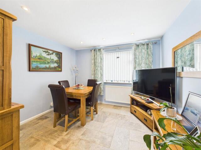 Bungalow 3 Bedroom For Sale Gloucester Gloucestershire 465000 ES98204613